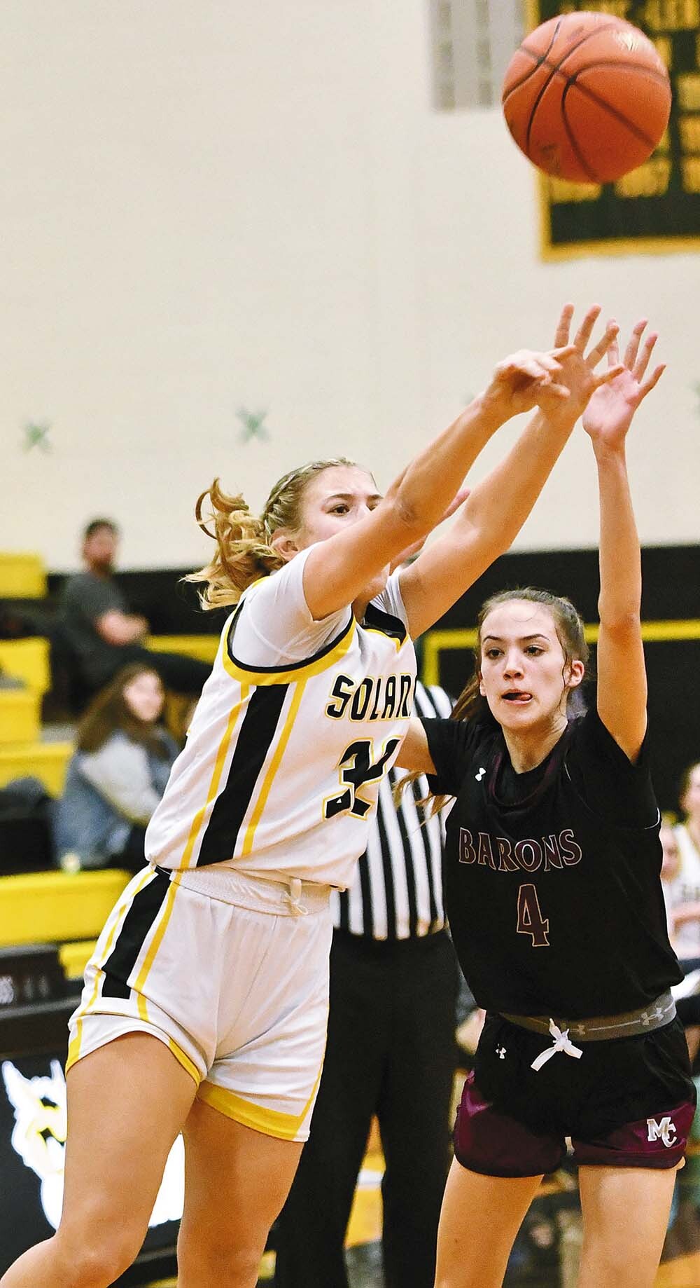 Hoop teams battle Barons, Buckskins | TownLively