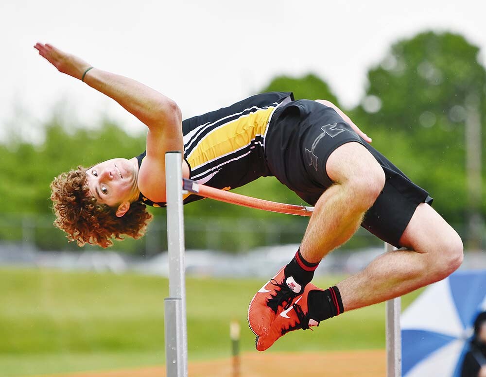Track, softball compete in L-L playoffs | TownLively